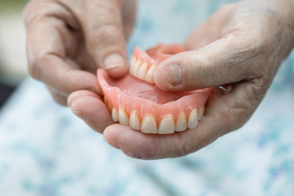 How Long Do Dentures Last? Do Yours Need Replacement Soon? - Evergreen ...